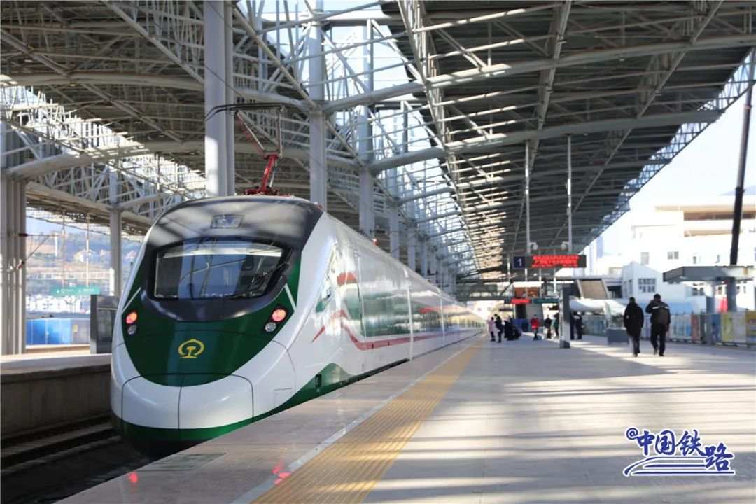 新型CR200J复兴号又上新，这次是“高原版”_北京日报网