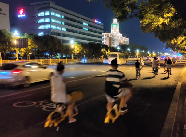 人气猛增！北京长安街、亮马河、永定河沿线成最热夜骑地_京报网