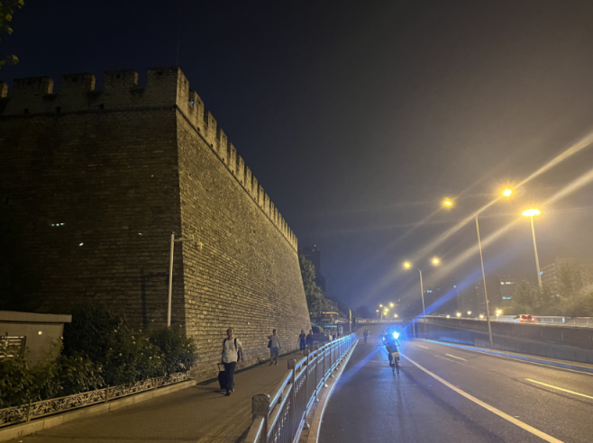 自行车回归京城！夏夜骑行一步一景领略古都新韵，直击！_京报网