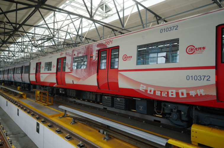 跟小石一起搭乘这趟时光列车回到过去_京报网