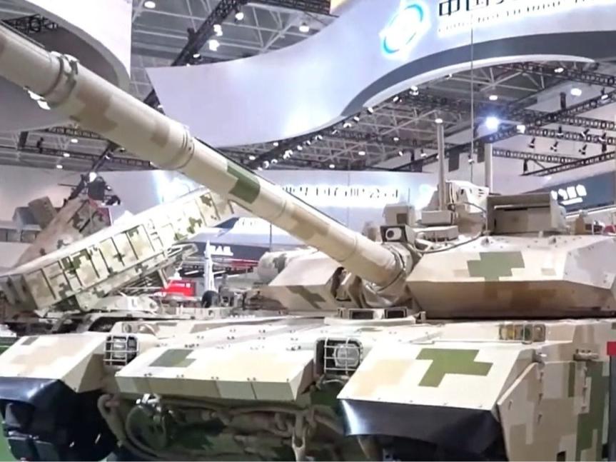 中国VT4A1主战坦克升级版亮相航展_京报网