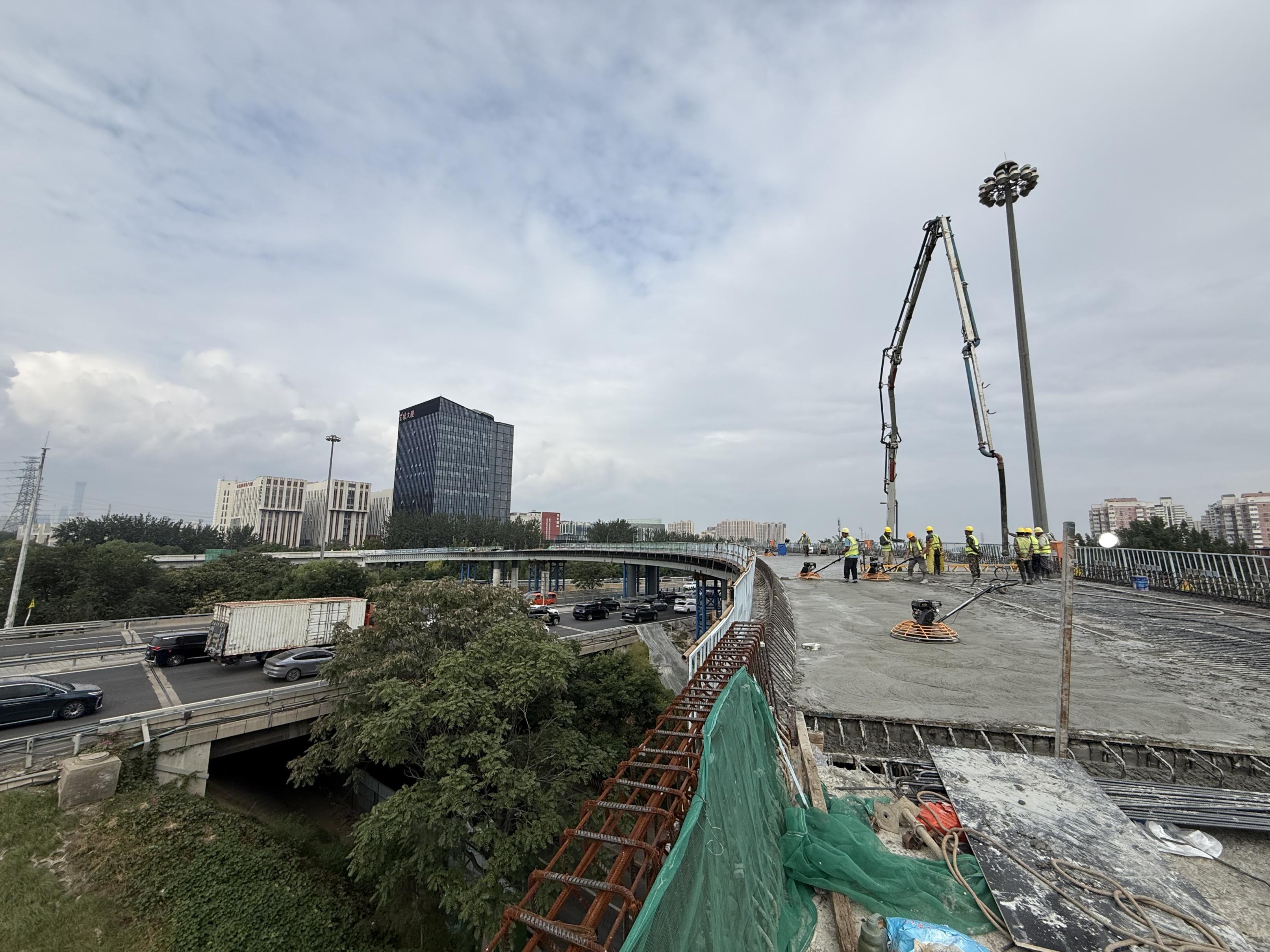 远通桥新建匝道全线合龙，东南五环去国贸长安街将更方便_京报网