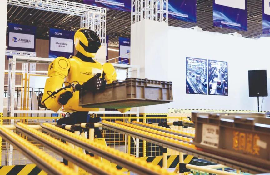 具身智能，从“进场”到“进厂”的一年_京报网