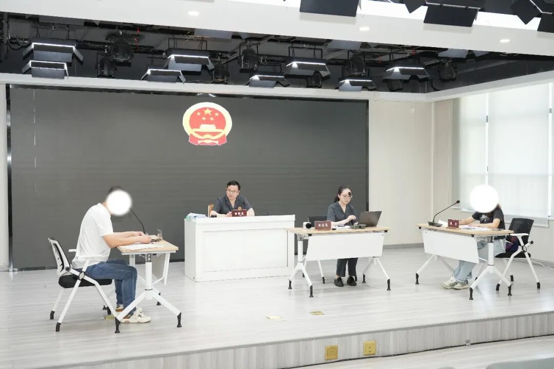 5岁儿子的近30万存款，被妈妈取到只剩40块！法院判了_京报网